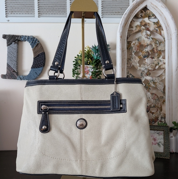 Coach | Bags | Coach Laura Ivory Navy Blue Leather Kisslock Framed ...